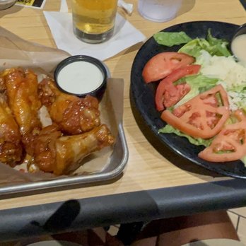 BUFFALO WILD WINGS - Updated January 2026 - 40 Photos & 98 Reviews ...