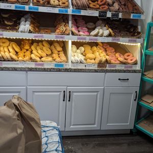 BEACH DONUT SHOP - Updated June 2024 - 110 Photos & 129 Reviews - 344 E ...