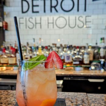 DETROIT FISH HOUSE - 190 Photos & 196 Reviews - 51195 Schoenherr Rd ...