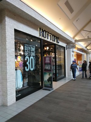 HOT TOPIC - Updated December 2025 - 25 Reviews - 1299 Tyler St ...