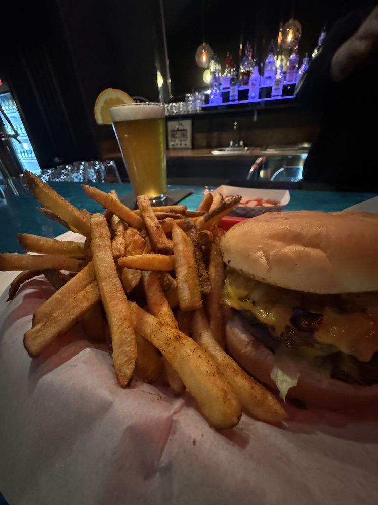 BURGER 101 - 5045 SW Highway 101, Lincoln City, Oregon - Burgers ...