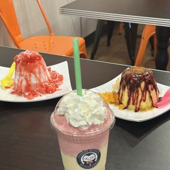 VAMPIRE PENGUIN - Updated May 2025 - 321 Photos & 139 Reviews - 1102 E ...