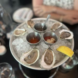 ROW 34 - Updated November 2025 - 28 Photos - 498 Commonwealth Ave ...