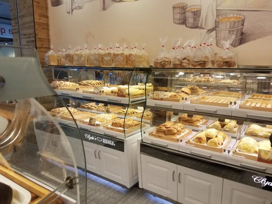 CLYDES BREAD AND PASTRIES - Updated August 2025 - 173 Maharlika Highway ...