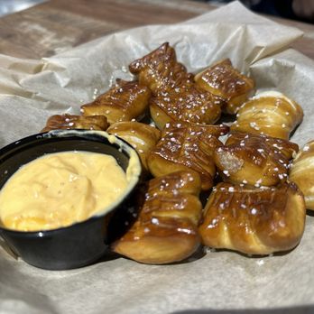 THE OWNERS BOX SPORTS BAR & GRILL - Updated December 2024 - 33 Photos ...