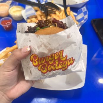 BURGER BODEGA - Updated May 2024 - 658 Photos & 366 Reviews - 4520 ...