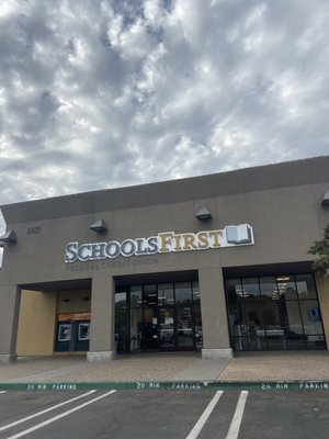 SCHOOLSFIRST FEDERAL CREDIT UNION - Updated December 2025 - 12 Photos ...