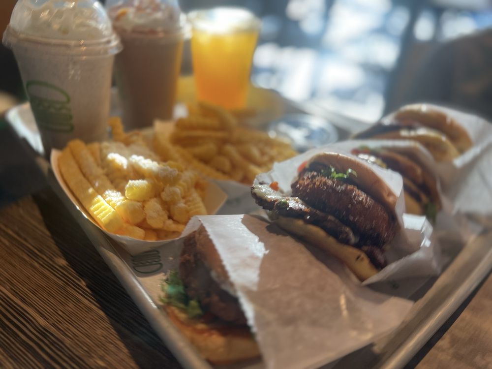 SHAKE SHACK WAYNE - Updated August 2025 - 118 Photos & 100 Reviews - 96 ...