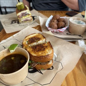 LARDO - Updated August 2025 - 1844 Photos & 1452 Reviews - 1212 SE ...