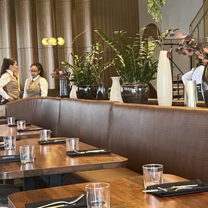 CONFESSIONS BAR & RESTAURANT LOUNGE - Updated September 2025 - 1026 E ...