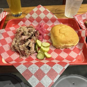 OFF THE RAILS BARBEQUE AND DRAFTHOUSE - Updated December 2025 - 142 ...