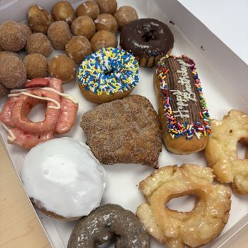 CARDIGAN DONUTS - Updated December 2025 - 20 Photos - 80 S 8th St ...