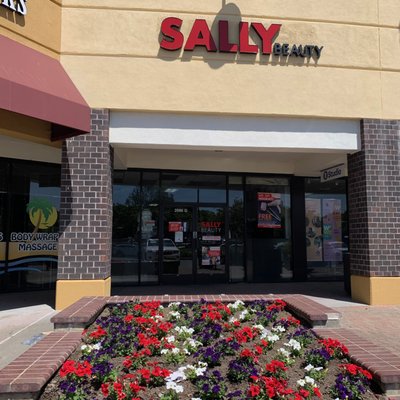 VACAVILLE COMMONS SHOPPING CENTER - Updated August 2024 - 14 Photos ...