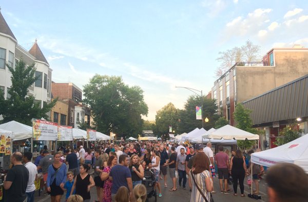 RETRO ON ROSCOE - Updated August 2024 - 15 Photos & 27 Reviews - 2000 W ...