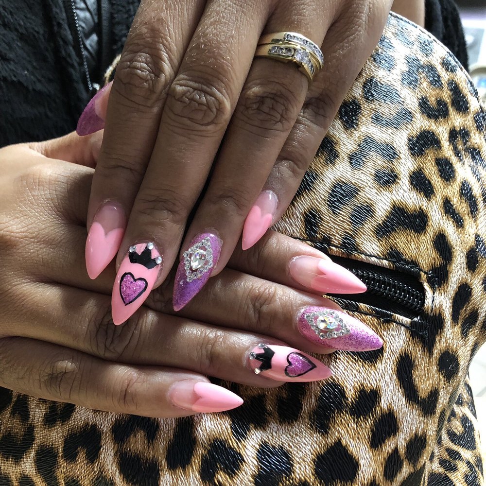 Beth Chapman Nails Gloves