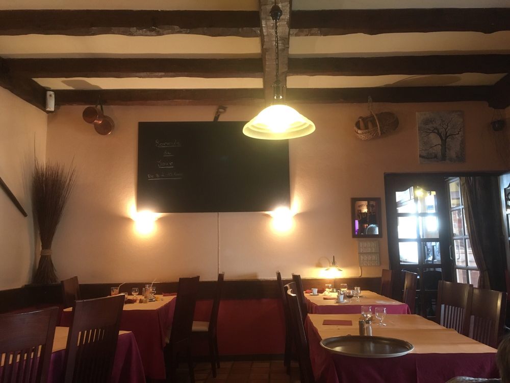 LE RESTAURANT DU CENTRE - 29 place du 11 Novembre, Laissac, Aveyron ...