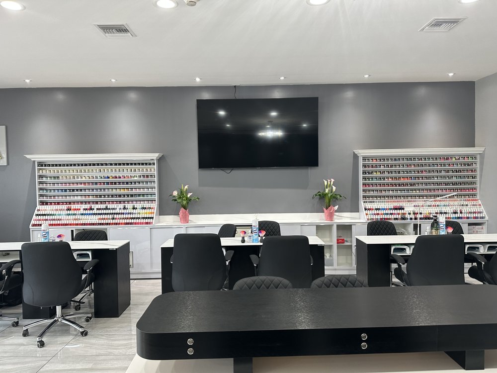 DELUXE NAILS & SPA - 10 Photos & 11 Reviews - 682 Kingstown Rd ...