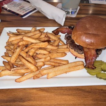 PUB 819 - Updated June 2024 - 337 Photos & 372 Reviews - 819 Mainstreet ...