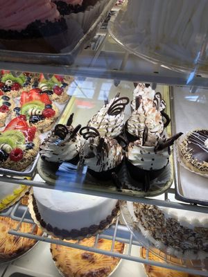 LUBERTO’S PASTRY SHOP - 119 Photos & 165 Reviews - 208 Broadway, Revere ...