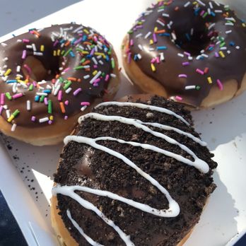 KRISPY KREME - Updated November 2024 - 73 Photos & 113 Reviews - 1021 ...