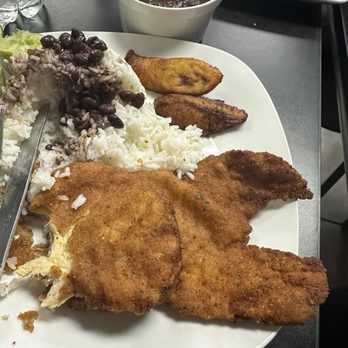 BATISTA FOOD & GRILL - Updated May 2025 - 112 Photos & 68 Reviews - 493 ...