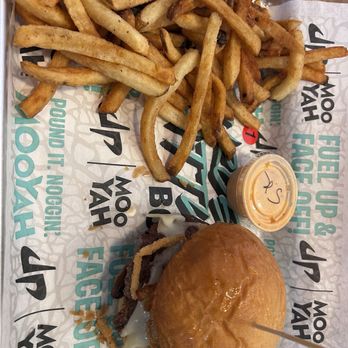 MOOYAH BURGERS, FRIES & SHAKES - Updated July 2025 - 91 Photos & 59 ...