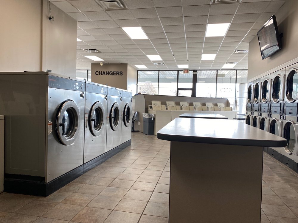 COURTESY LAUNDRY - Updated March 2025 - 19 Photos - 4140 N High School ...