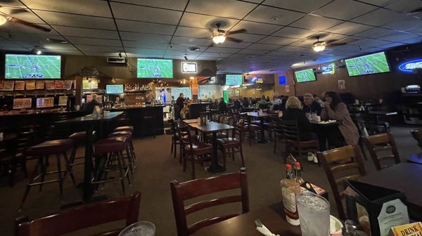APOGEE PUB & EATERY - Updated December 2025 - 122 Photos & 203 Reviews ...