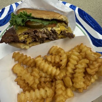 SHAKE SHACK - Updated January 2026 - 31 Photos & 16 Reviews - 3651 SE ...
