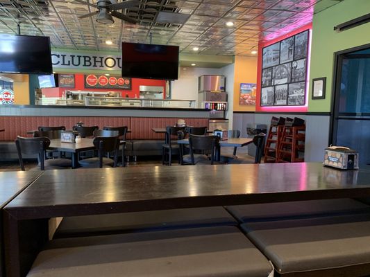 ROUND TABLE CLUBHOUSE - Updated December 2025 - 208 Photos & 233 ...