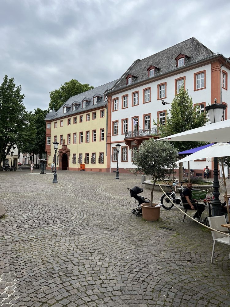 DREI-MÄDCHEN-BRUNNEN AM BALLPLATZ - Updated November 2024 - 13 Photos ...