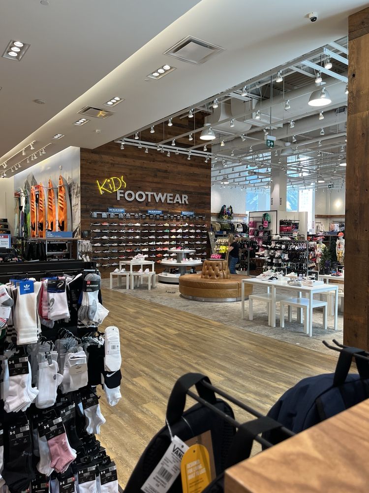 SPORTING LIFE - Updated December 2025 - 19 Photos & 21 Reviews - 9350 ...