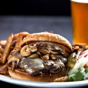 STREAMLINE TAVERN - 37 Photos & 86 Reviews - Dive Bars - 174 Roy St ...