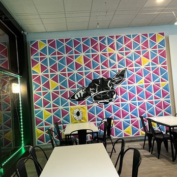 THE TWISTED COW - Updated September 2025 - 82 Photos & 27 Reviews - 250 ...