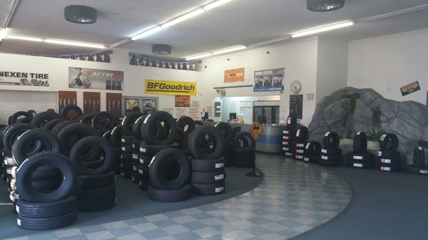 NAVAR AUTO AND TIRE SHOP - Updated December 2025 - 12 Photos & 40 ...