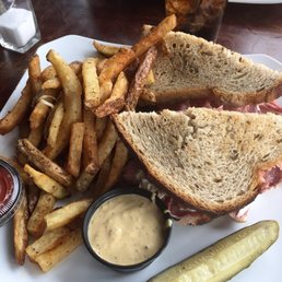THE OLD ANGLE TAVERN - Updated December 2025 - 97 Photos & 133 Reviews ...