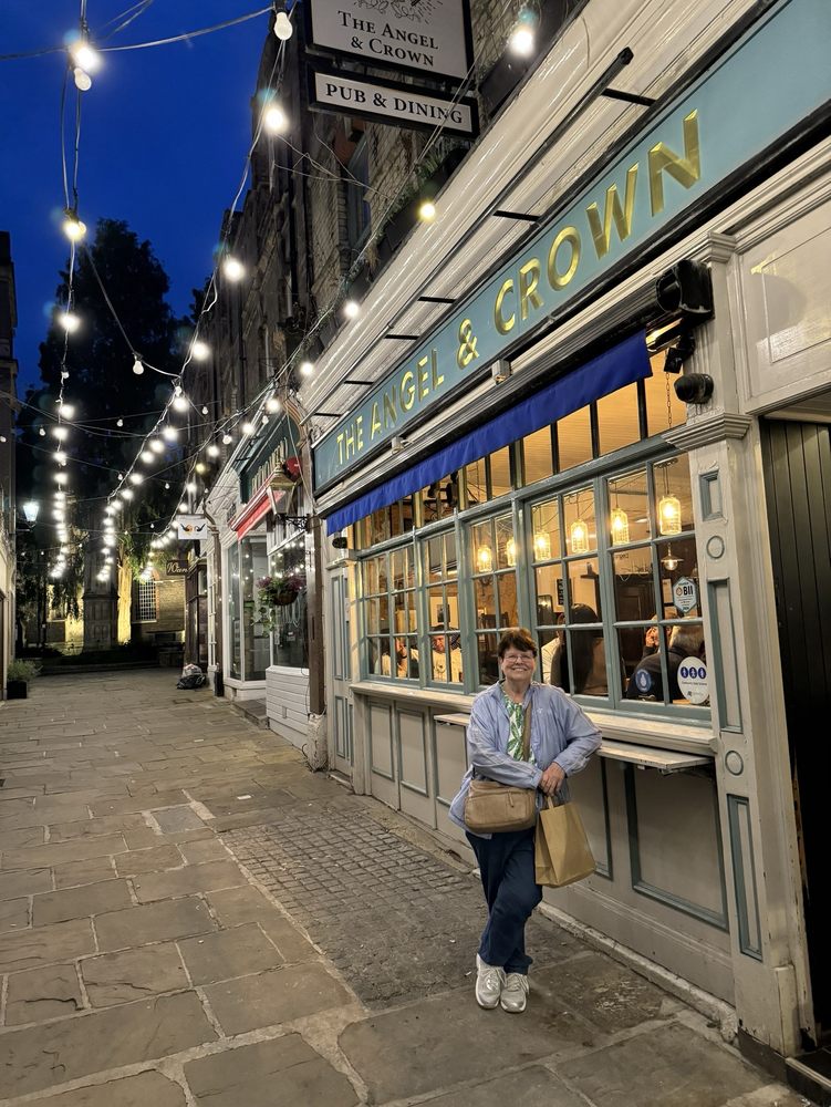 THE ANGEL & CROWN - Updated May 2024 - London, United Kingdom - Music ...