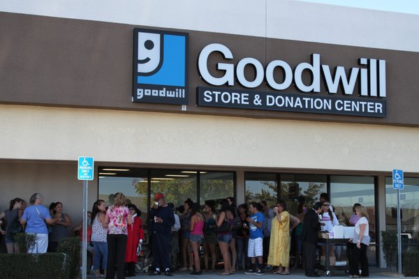GOODWILL SOUTHERN CALIFORNIA RETAIL STORE & DONATION CENTER - Updated ...