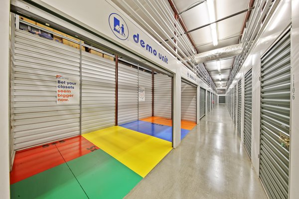 MORNINGSTAR STORAGE - Updated August 2025 - 11 Photos - 2527 Little ...