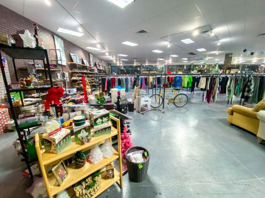 CASTAWAYS RESALE STORE - Updated October 2025 - 63 Photos & 156 Reviews ...