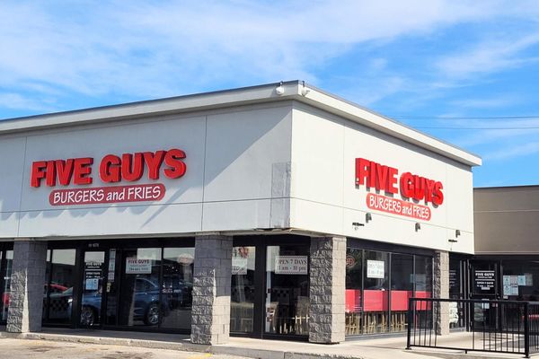 FIVE GUYS - Updated October 2025 - 35 Photos & 21 Reviews - 1575 Regent ...