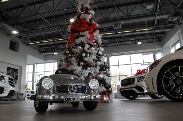 MERCEDES-BENZ OF VALENCIA - Updated April 2026 - 229 Photos & 722 ...