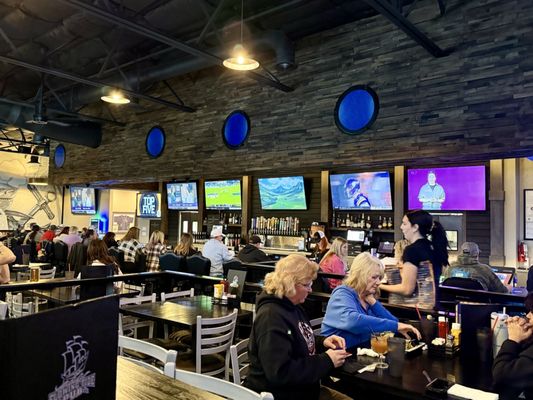 FLOWING TIDE PUB 10 - Updated December 2025 - 102 Photos & 87 Reviews ...