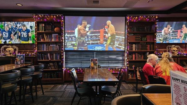 BIGS - Updated December 2025 - 499 Photos & 675 Reviews - 323 N State ...