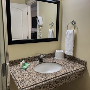 RAINCROSS HOTEL RIVERSIDE - Updated December 2025 - 23 Photos & 14 ...