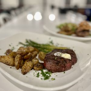 VILLAGE TAVERN - Updated November 2024 - 27 Photos & 13 Reviews - 4140 ...