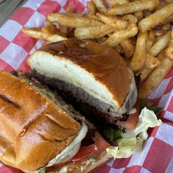 THE CUBE INN - Updated May 2025 - 250 Photos & 173 Reviews - 22 Main St ...