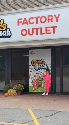 CANDY BREAK OUTLET STORE - Updated October 2025 - 12 Photos - 33 Bridge ...
