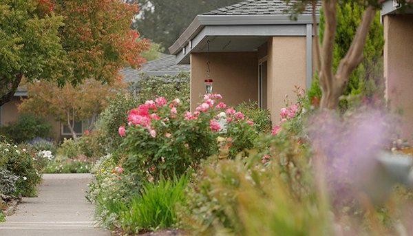 FRIENDS HOUSE - Updated December 2025 - 25 Photos & 16 Reviews - 684 ...