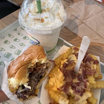 SHAKE SHACK - Updated January 2026 - 31 Photos & 16 Reviews - 3651 SE ...